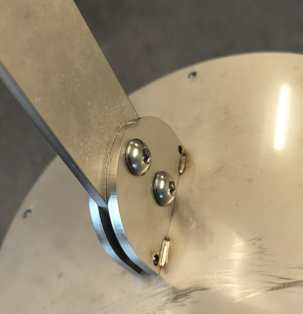 Beslag til montage af duenet rustfri 304 – Duepigge.dk