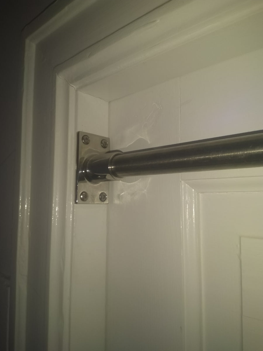 Pull Up Bar i 100% rustfrit 22mm rør med ende fittings – Duepigge.dk